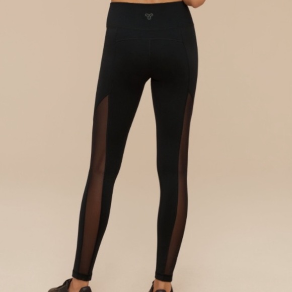 Aritzia | Pants & Jumpsuits | Tna Aritzia Xxs Black Mesh Panel Leggings ...